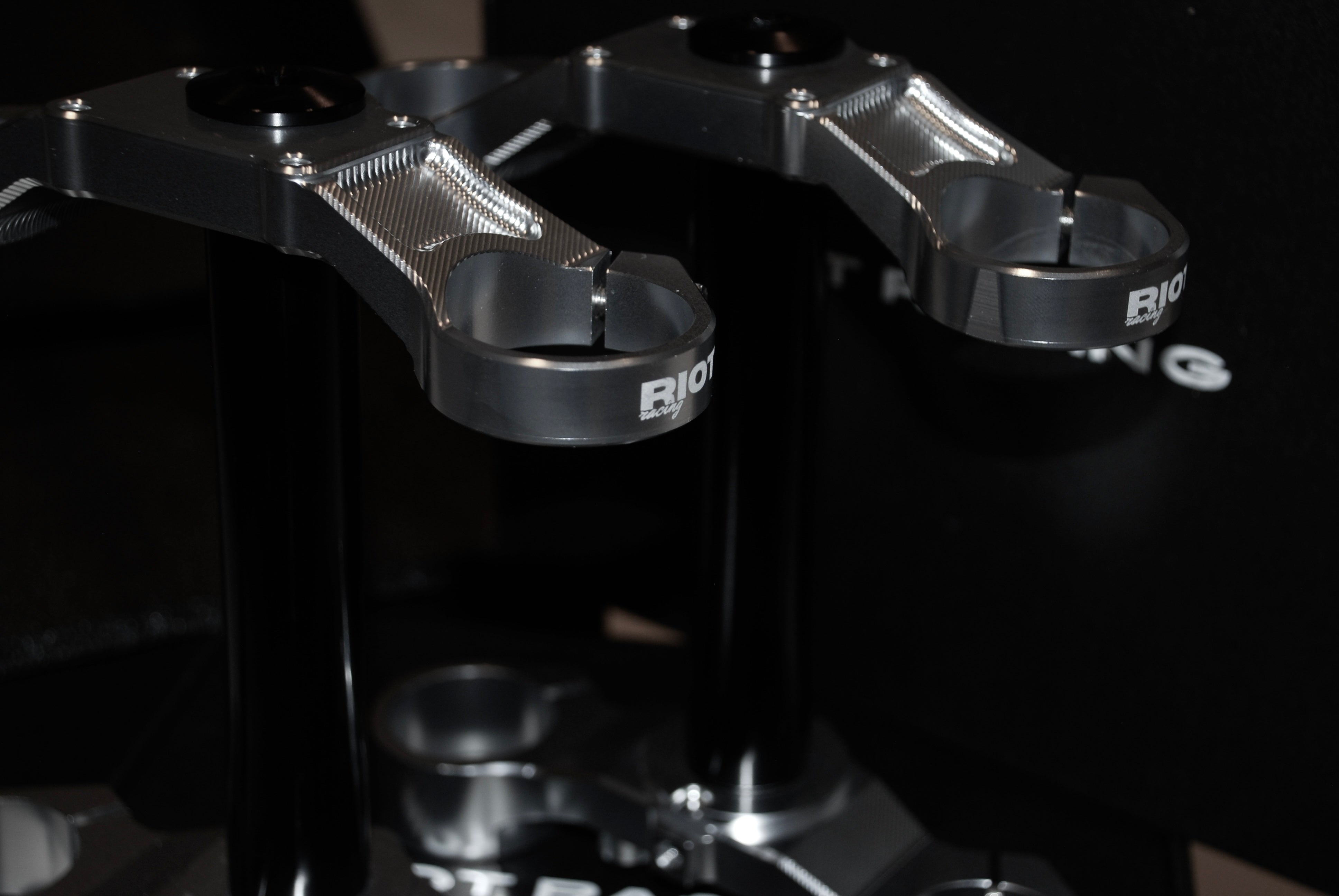 Holiday DISCOUNT Riot Drop Crown (STOCK SURRON LBX FORKS) – Riot Racing